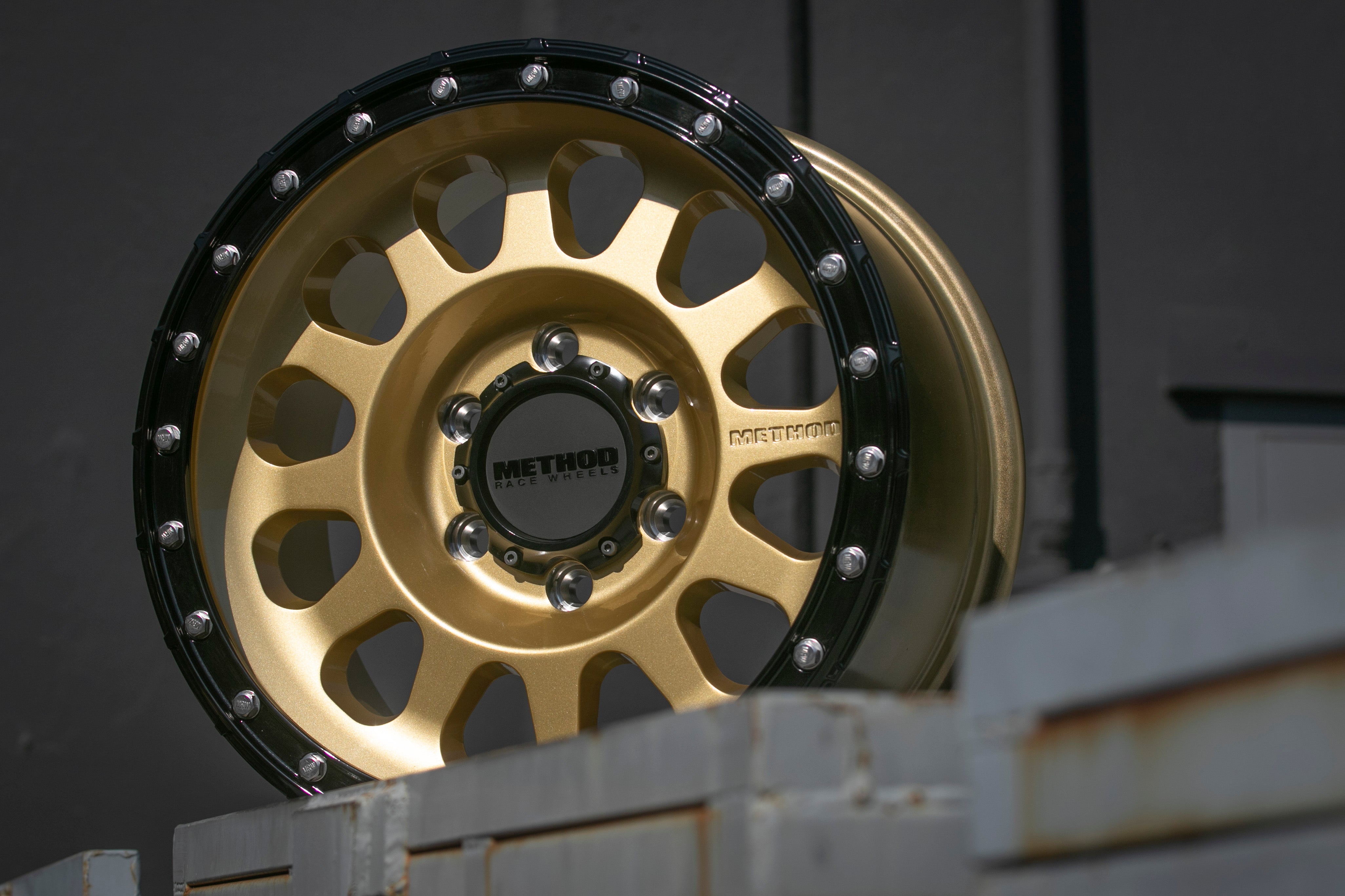 315 | Gold | Black Lip – Method Race Wheels Australia